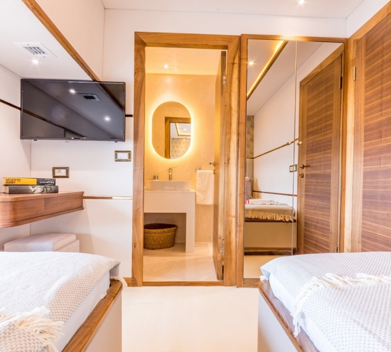 Yacht FLOKI, Custom | CHARTERWORLD Luxury Superyacht Charters